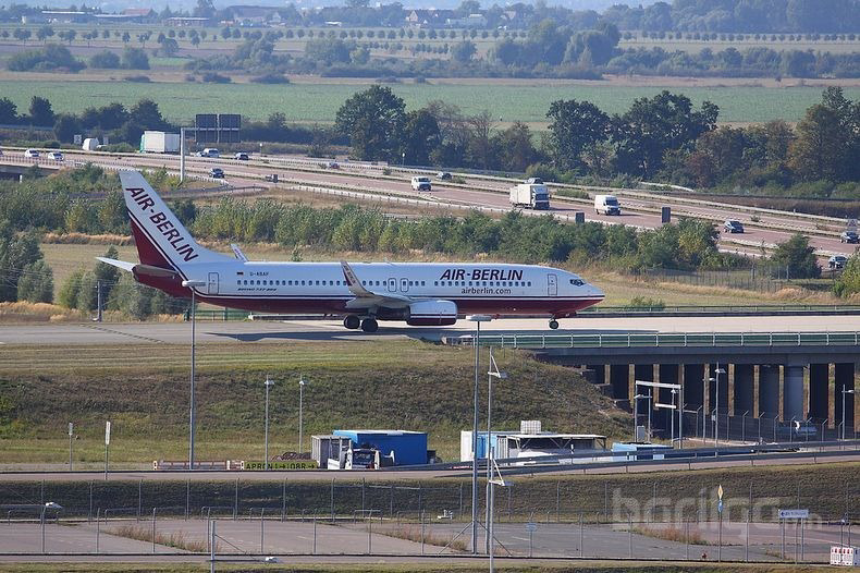 Хурдны зам дээрх нисэх онгоцны буудал